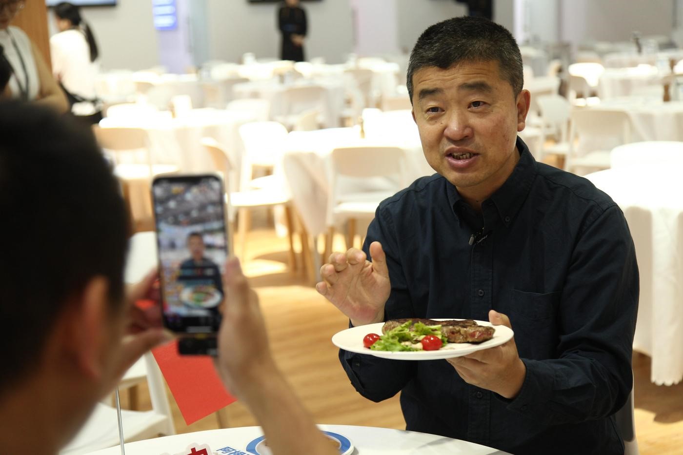 Influencers en la Sial China promovieron la carne argentina - Expoagro ...